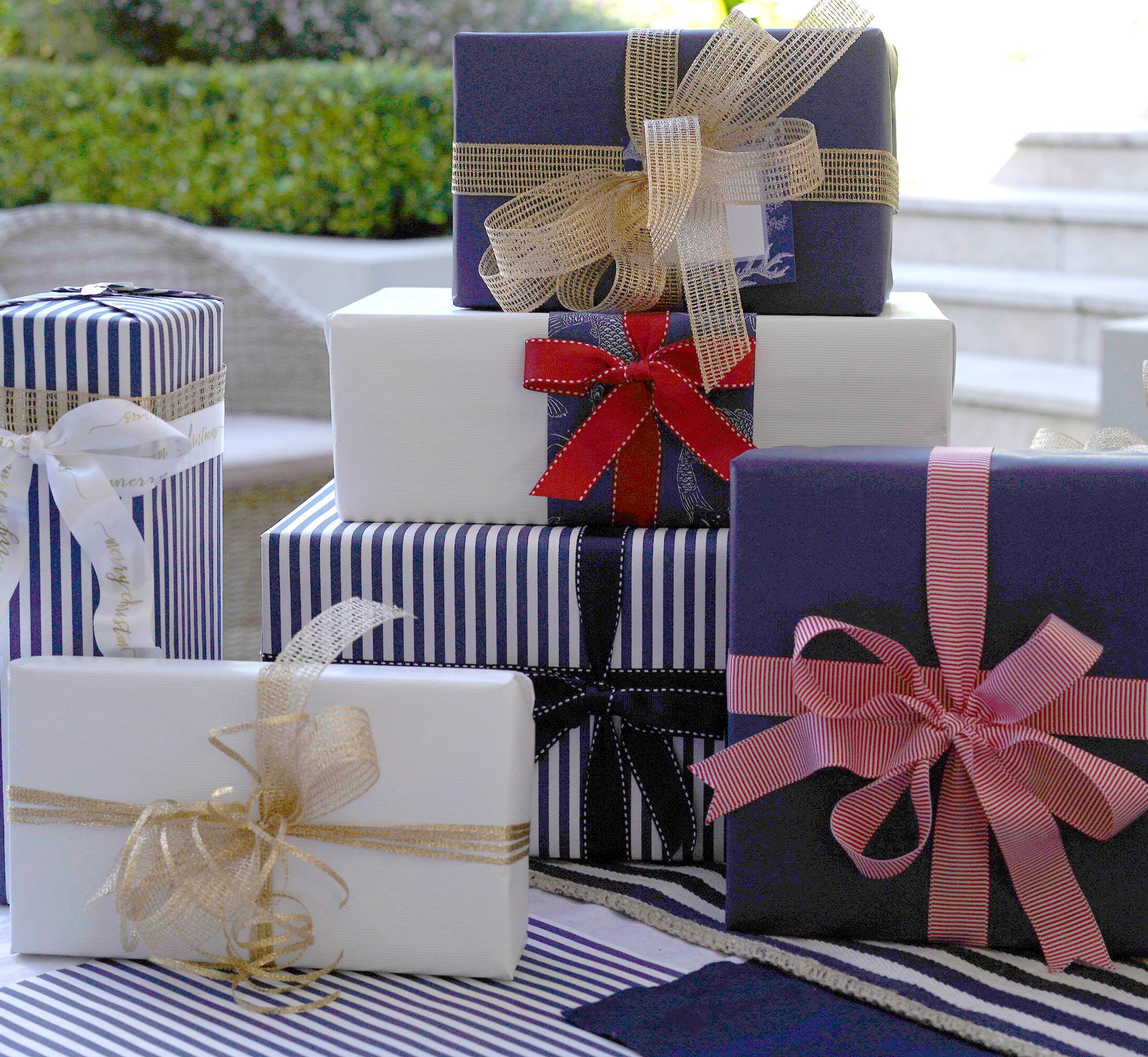 Elegant Christmas Gift Wrapping