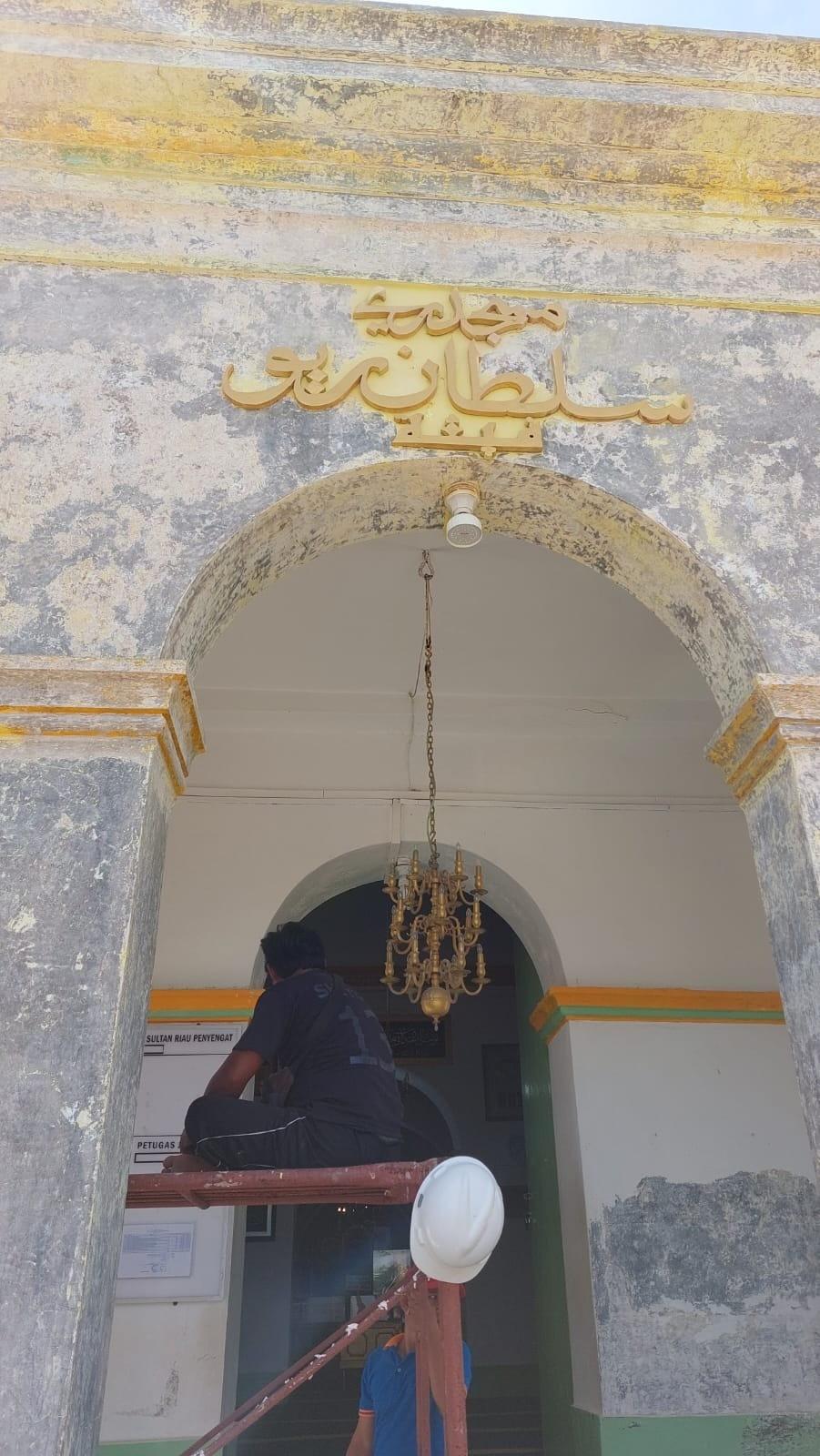 Arsitektur Masjid Raya Sultan Riau by Kllen W - Issuu