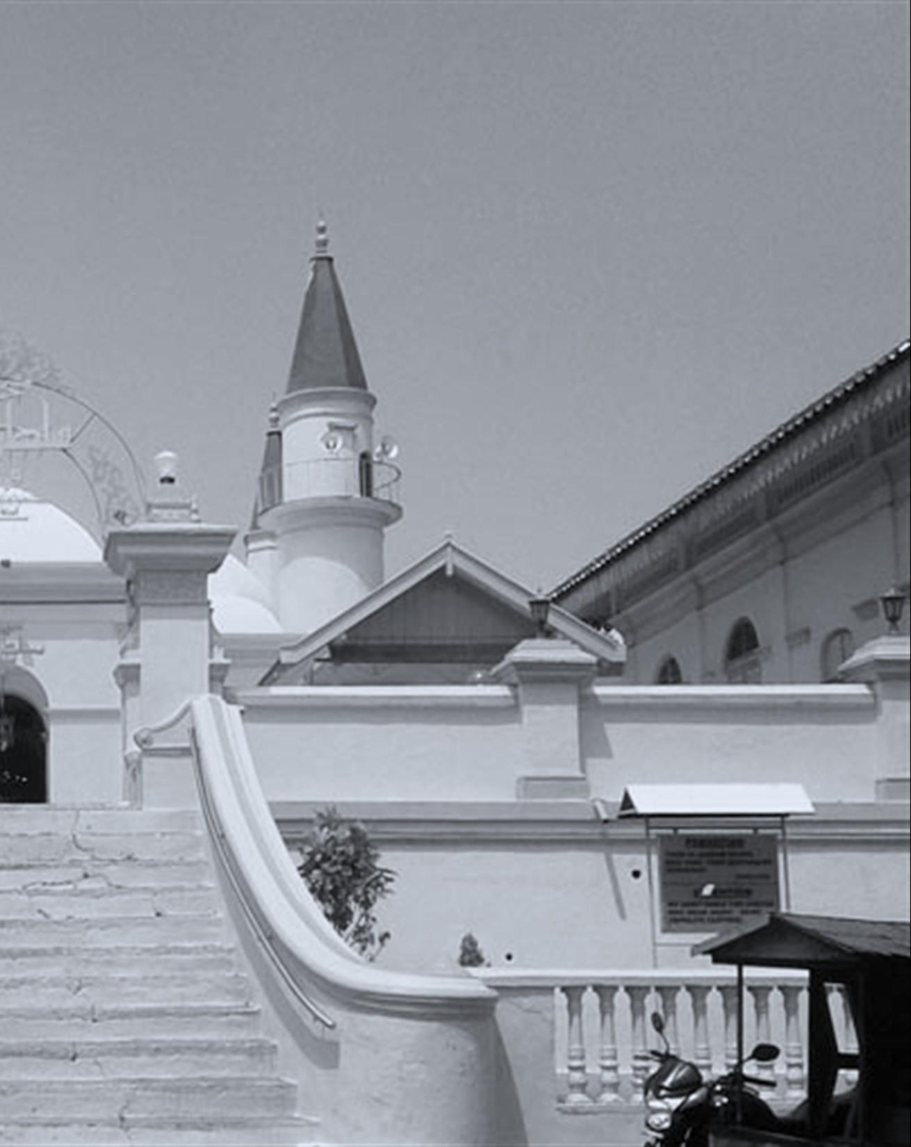 Arsitektur Masjid Raya Sultan Riau by Kllen W - Issuu