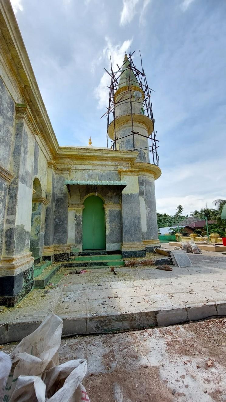 Arsitektur Masjid Raya Sultan Riau by Kllen W - Issuu