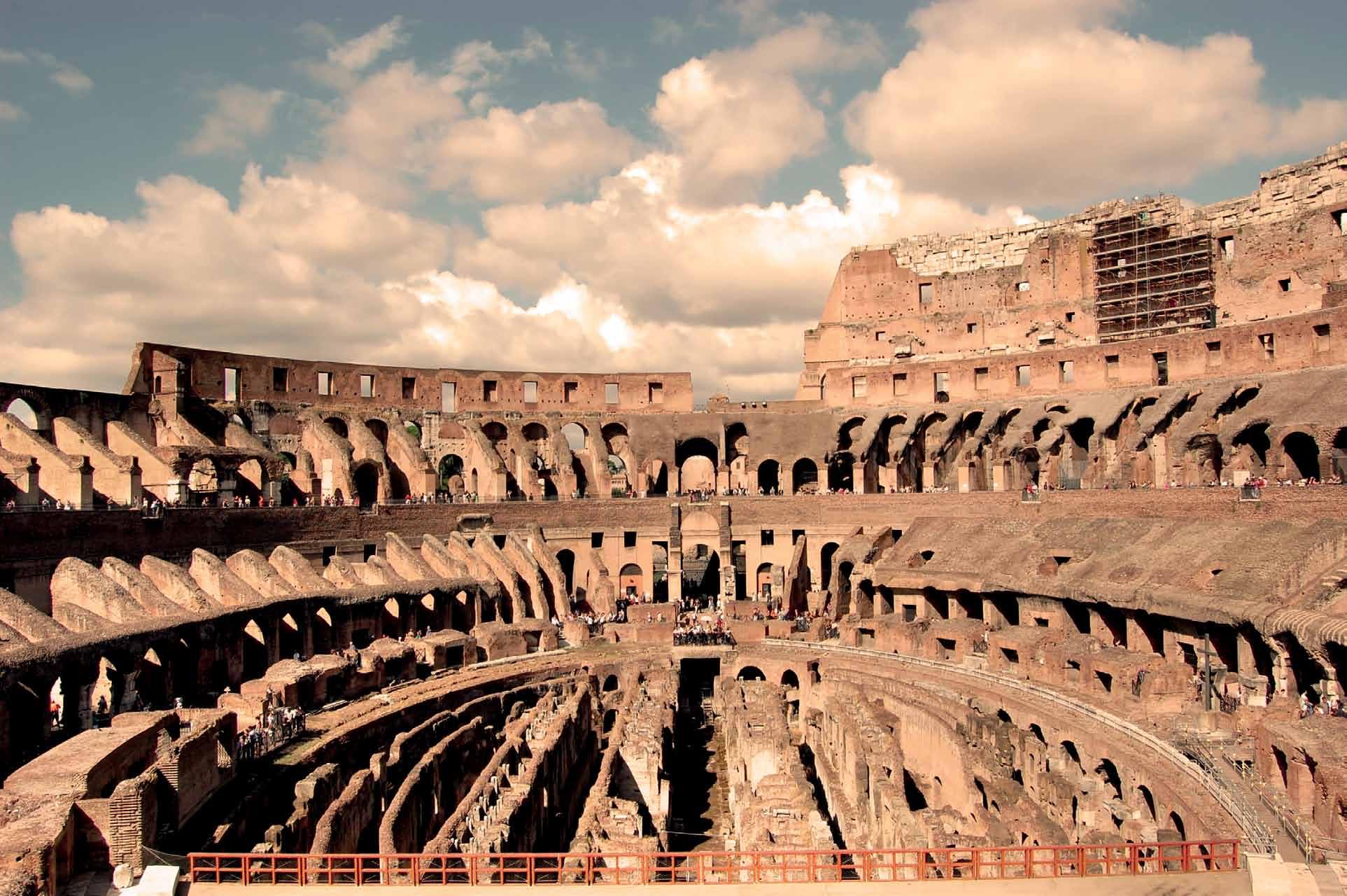 Coliseo Romano Lleno De Agua