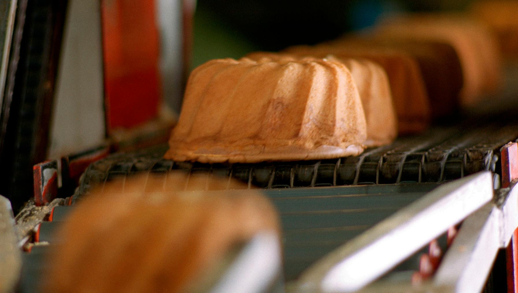 An Industrial Cake Manufacturing Guide (Eng) by Bakels Sweden - Issuu