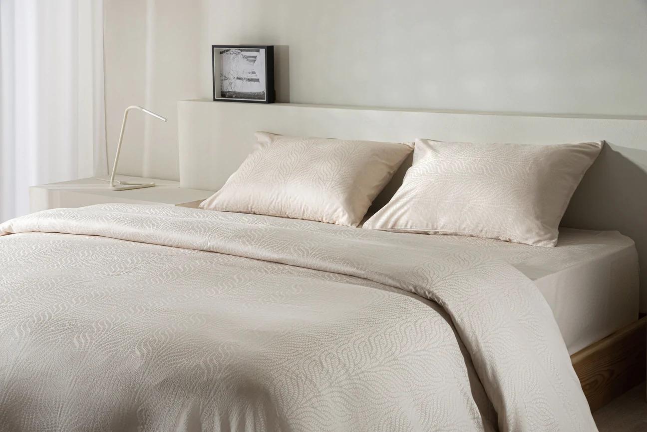 Which is Better Duvet or Comforter by Lilly Home UAE - Issuu