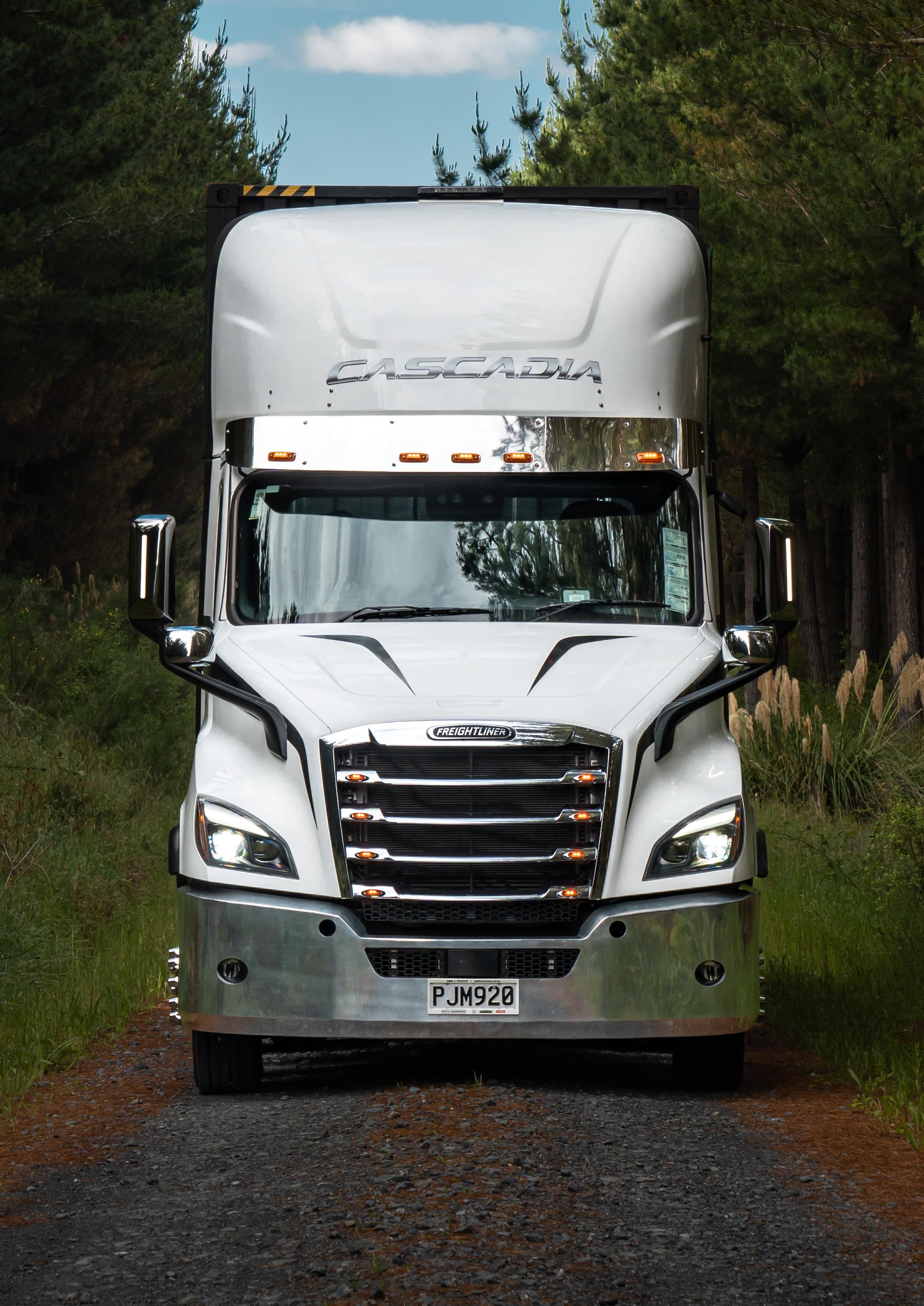 Freightliner Service Plan Brochure 2023 by daimlertrucks_aftersales - Issuu