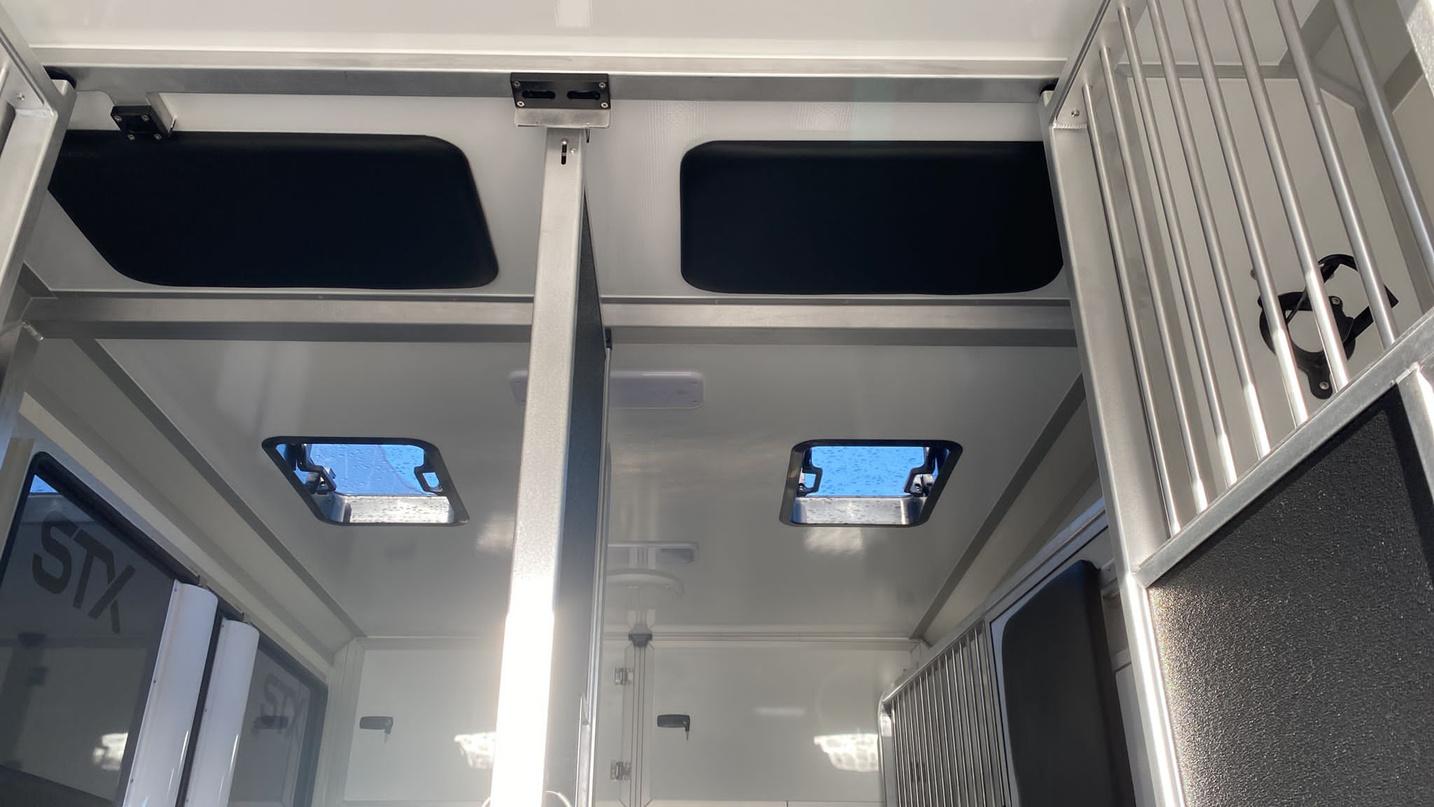 Stephex Stallion Horsebox by Hunterhorseboxes - Issuu