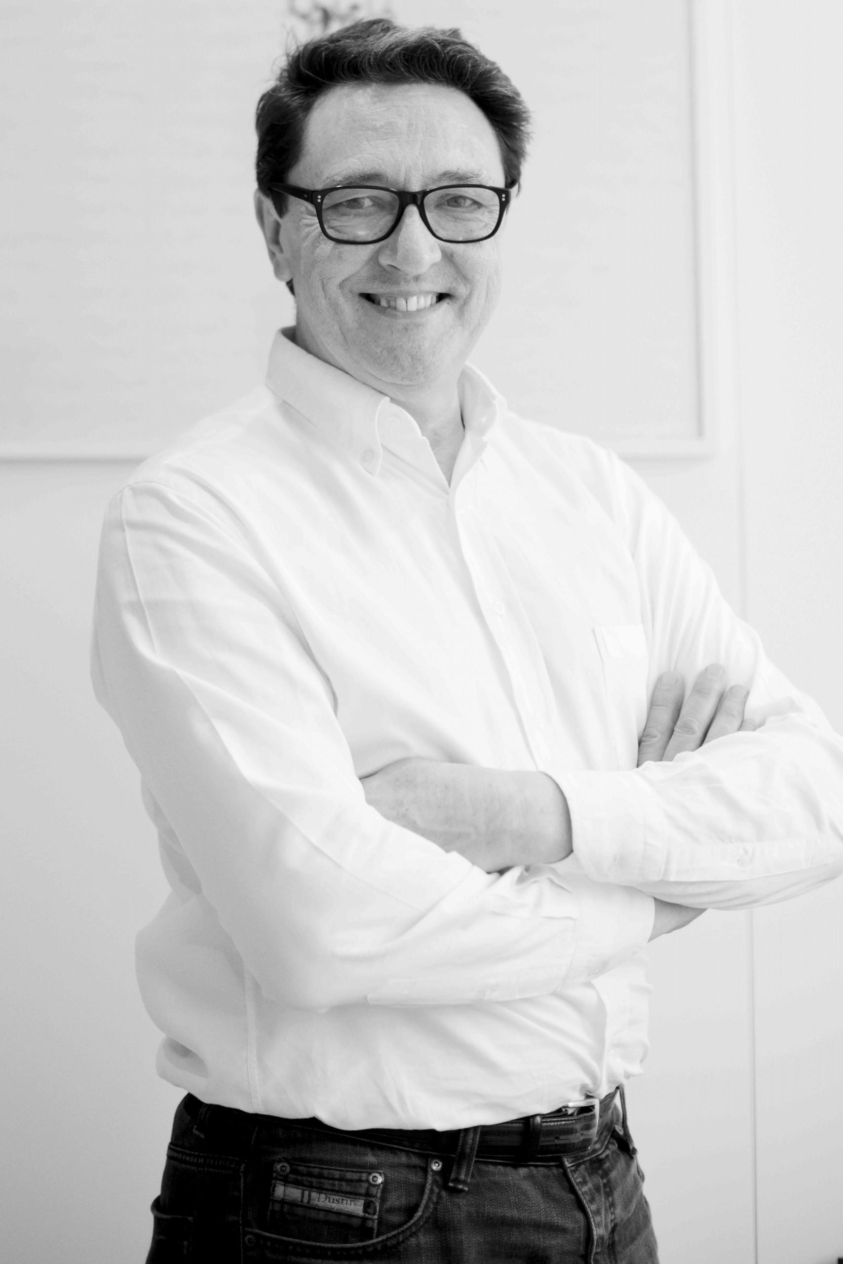 Diseñadores internacionales by DANIEL INIESTA BUITRAGO - Issuu