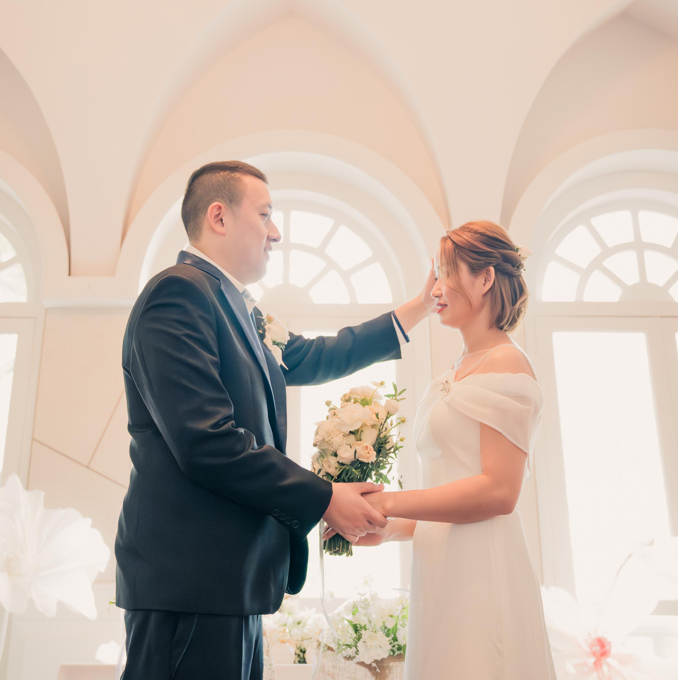 Elmer and Hani - ROM Photobook by Trung Le - Issuu