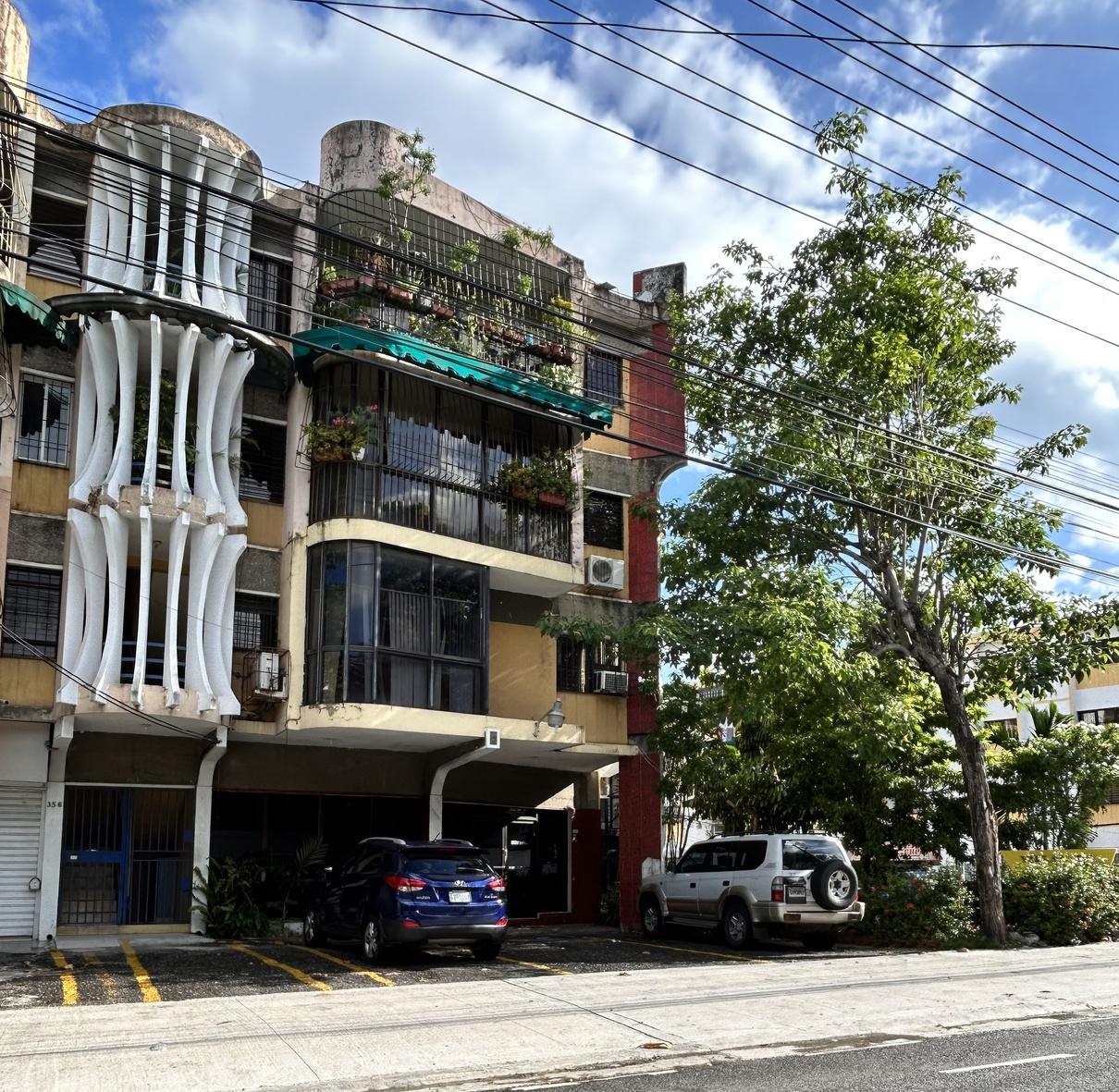 Diseño de fachada Condominio Villa de Gazcue - Laura Ramirez Arquitectura by Laura Ramírez ...