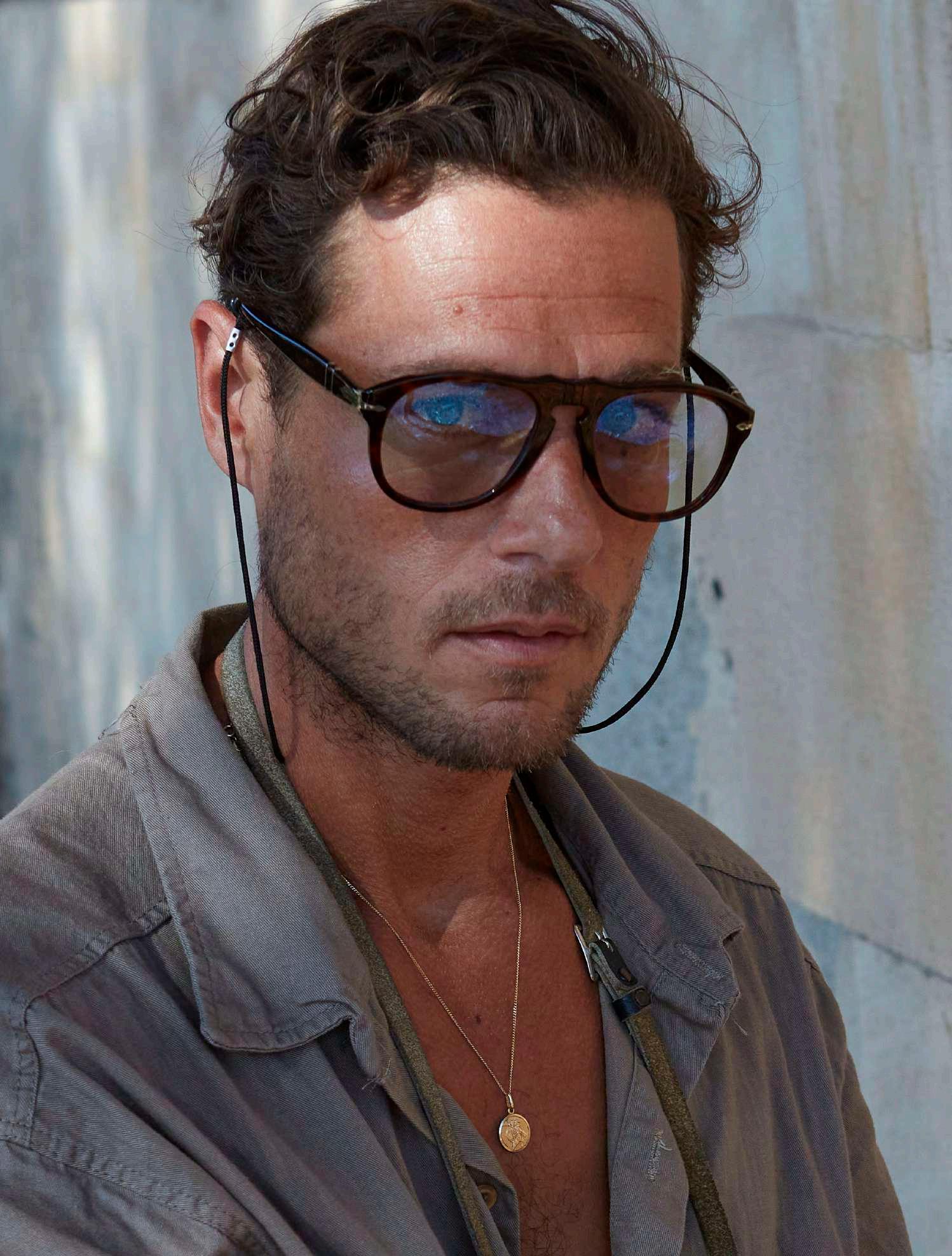 JON PAUL PHILLIPS by selectedartistsandicons - Issuu