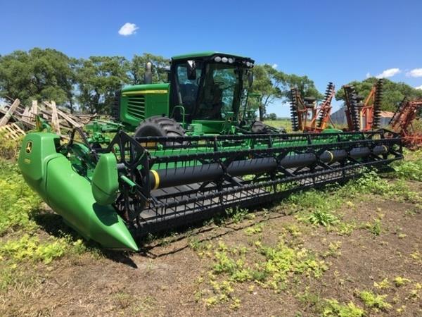 John Deere D450 Self-Propelled Hay and Forage Windrower Operation ...