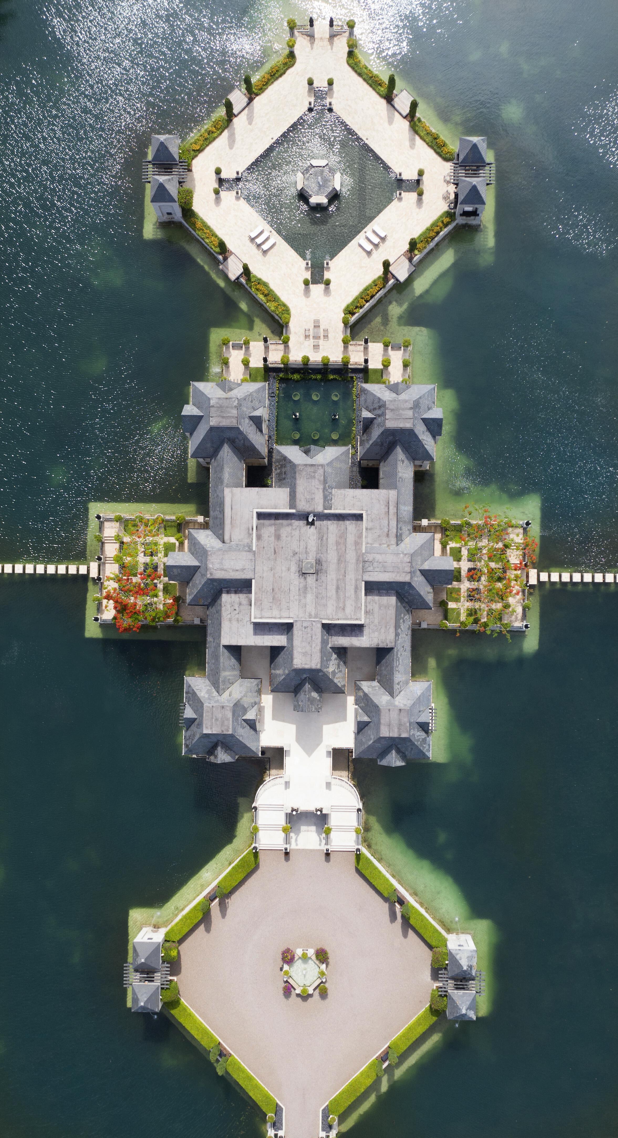 CASTLES® MAGAZINE by James Lowenstern - Issuu