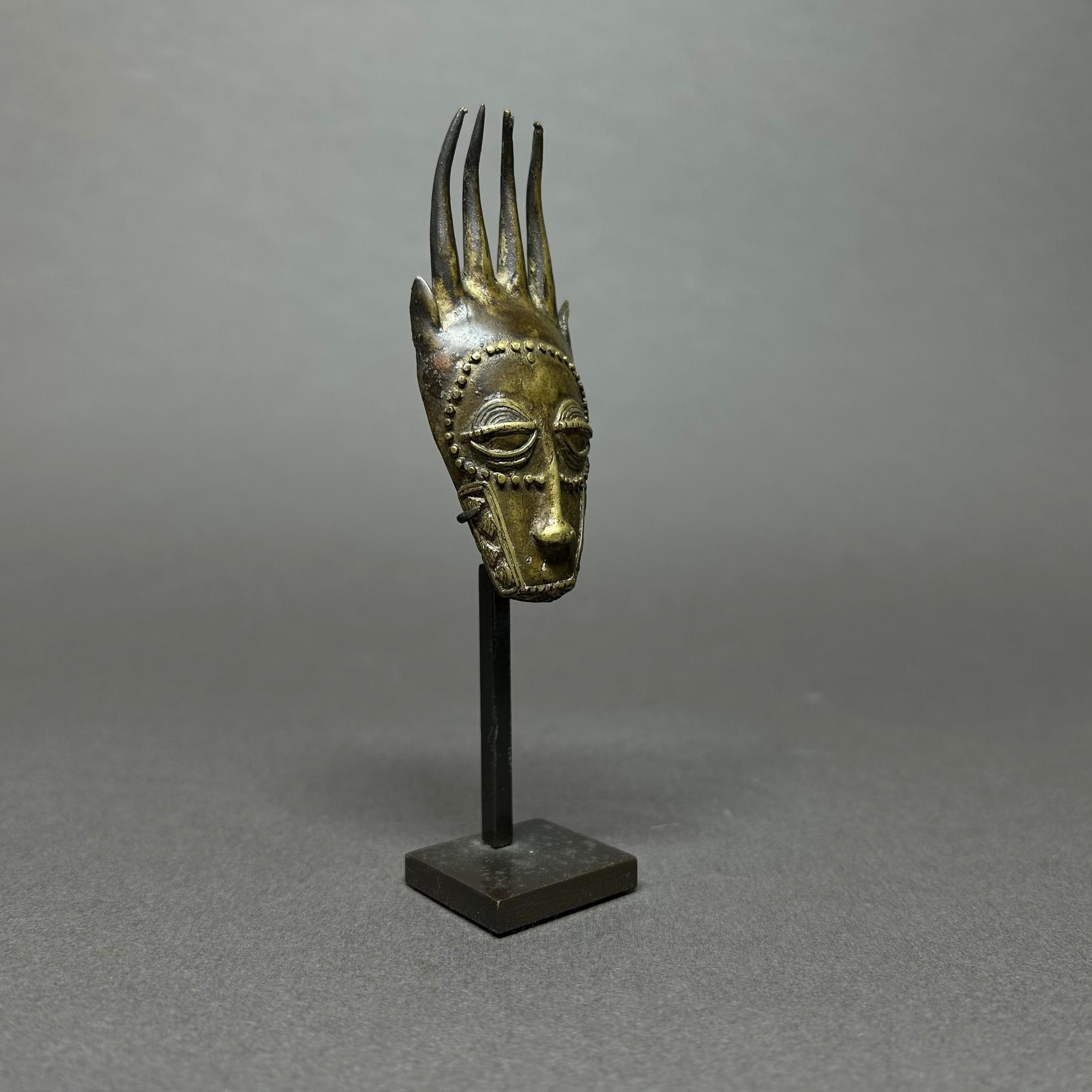 BRONZE 99 - a collection of African Bronzes by Galerie Meyer - Oceanic ...