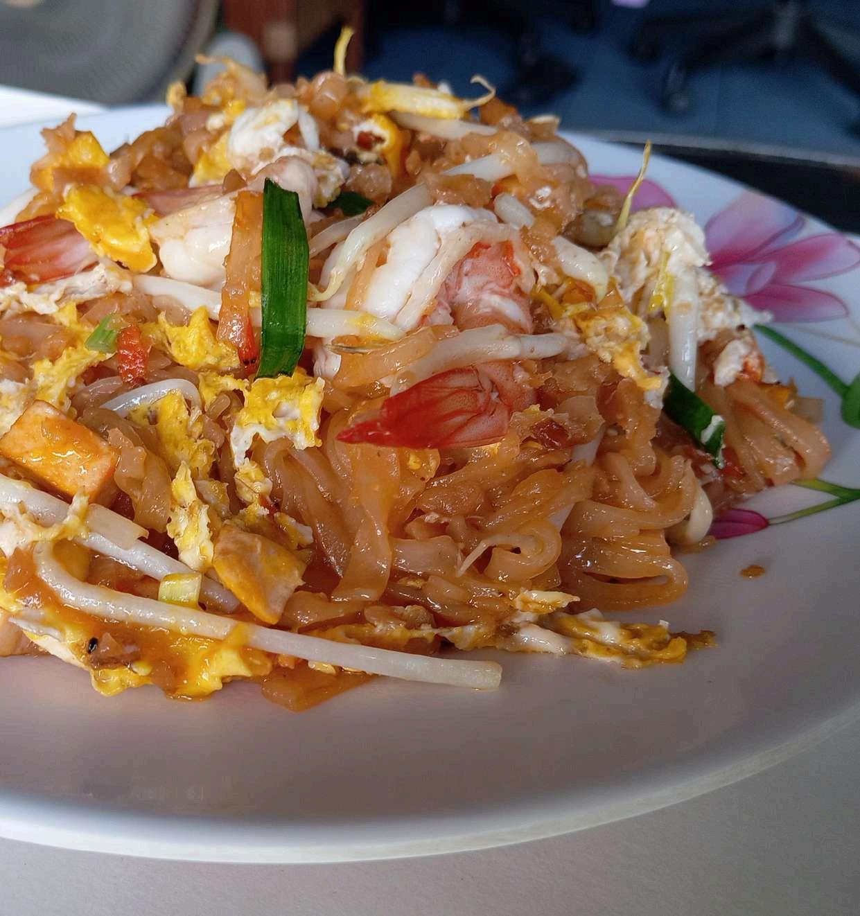 อิ่มท้อง อิ่มบุญ อิ่มใจ ณ ชุมชนวัดไทร เขตจอมทอง by Thanaphat ...