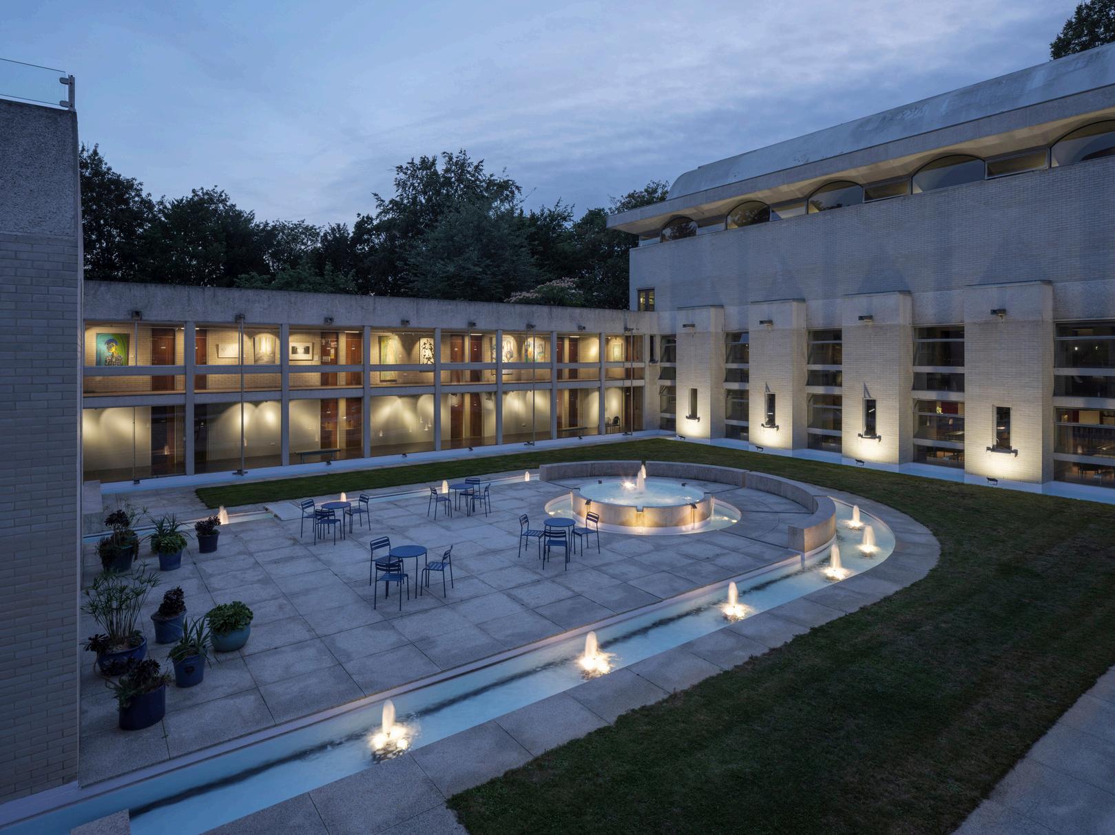 Murray Edwards Summer School Welcome Pack by Murrayedwardsevents - Issuu