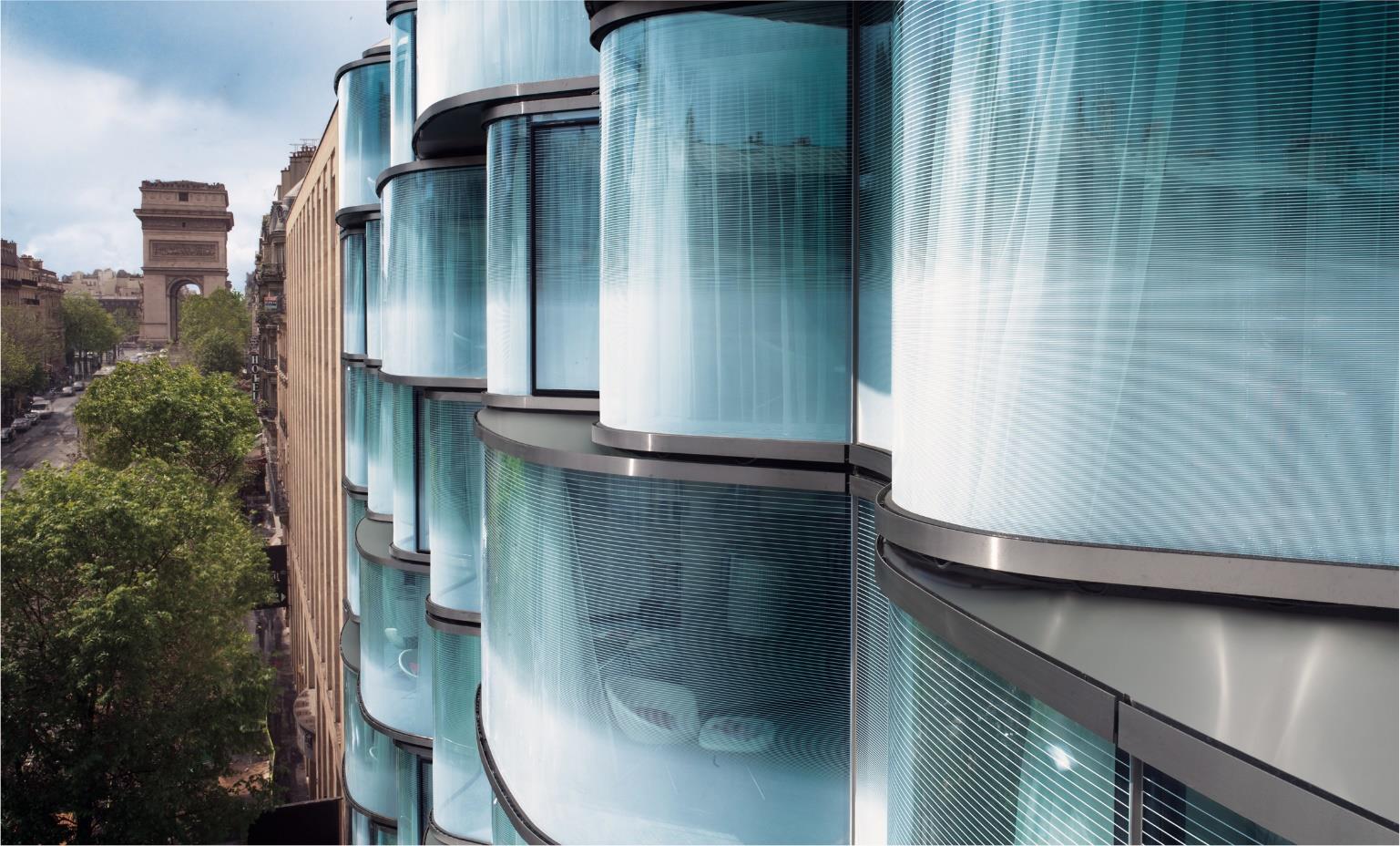 Renaissance Arc de Triomphe Rooms brochure by Renaissance Paris Arc de ...