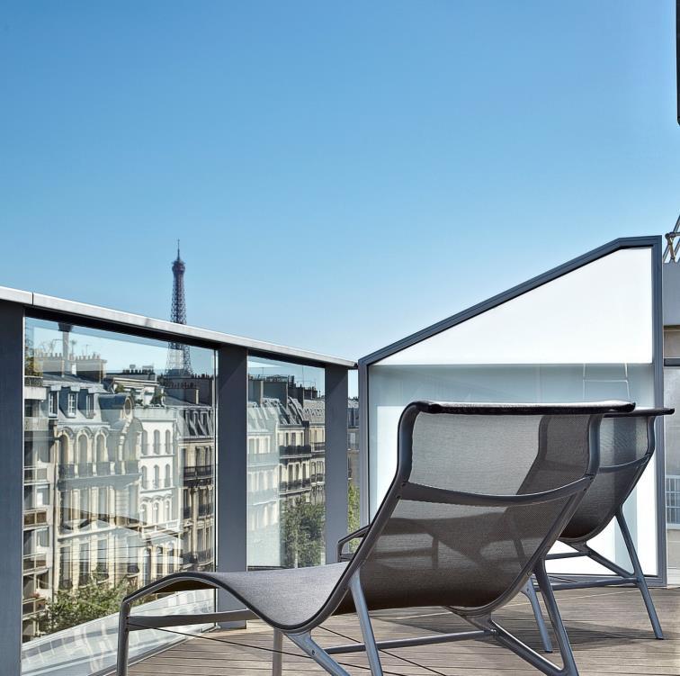 Renaissance Arc de Triomphe Rooms brochure by Renaissance Paris Arc de ...