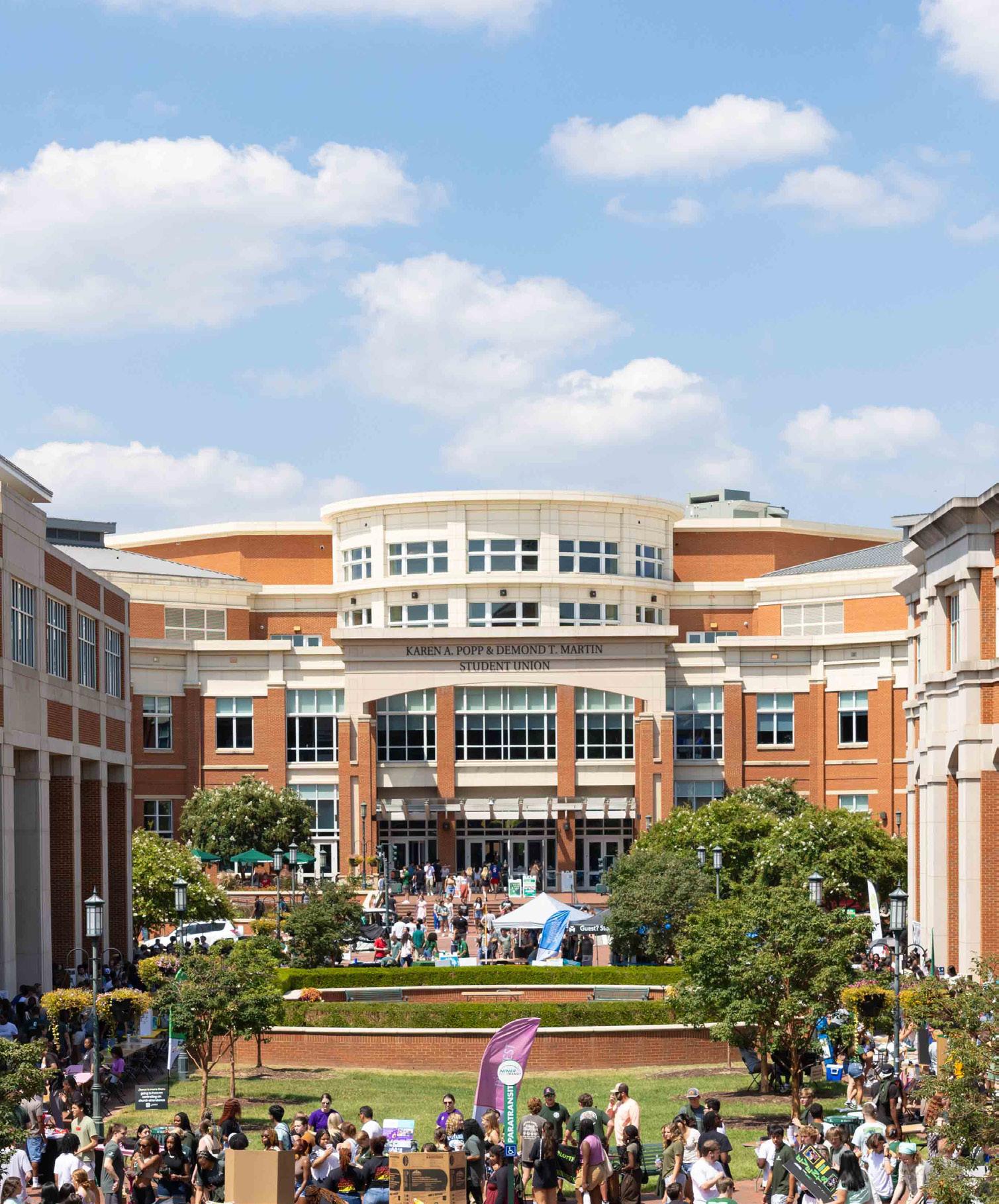 Transfer Brochure (2025-2026) by UNC Charlotte Undergraduate Admissions ...