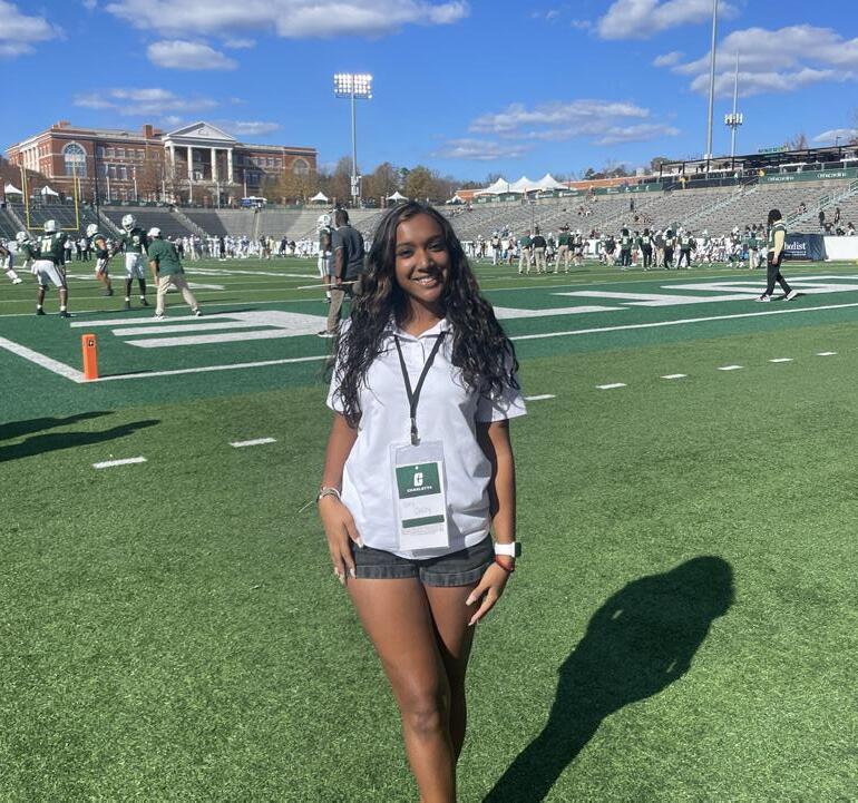 Transfer Brochure (2025-2026) by UNC Charlotte Undergraduate Admissions ...