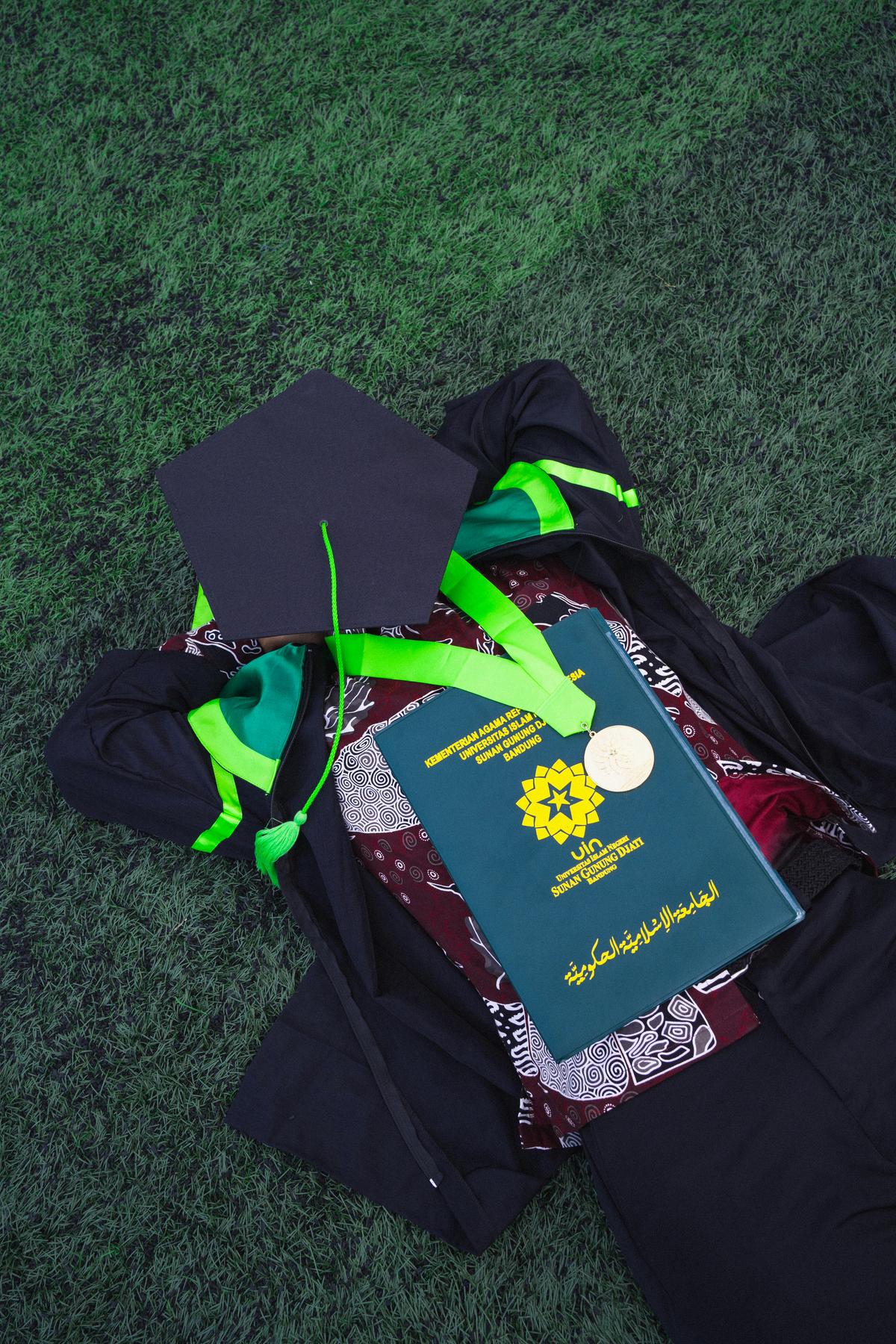 Graduation Photo Session Portfolio Dea Wangsadilaga by dea wangsadilaga ...