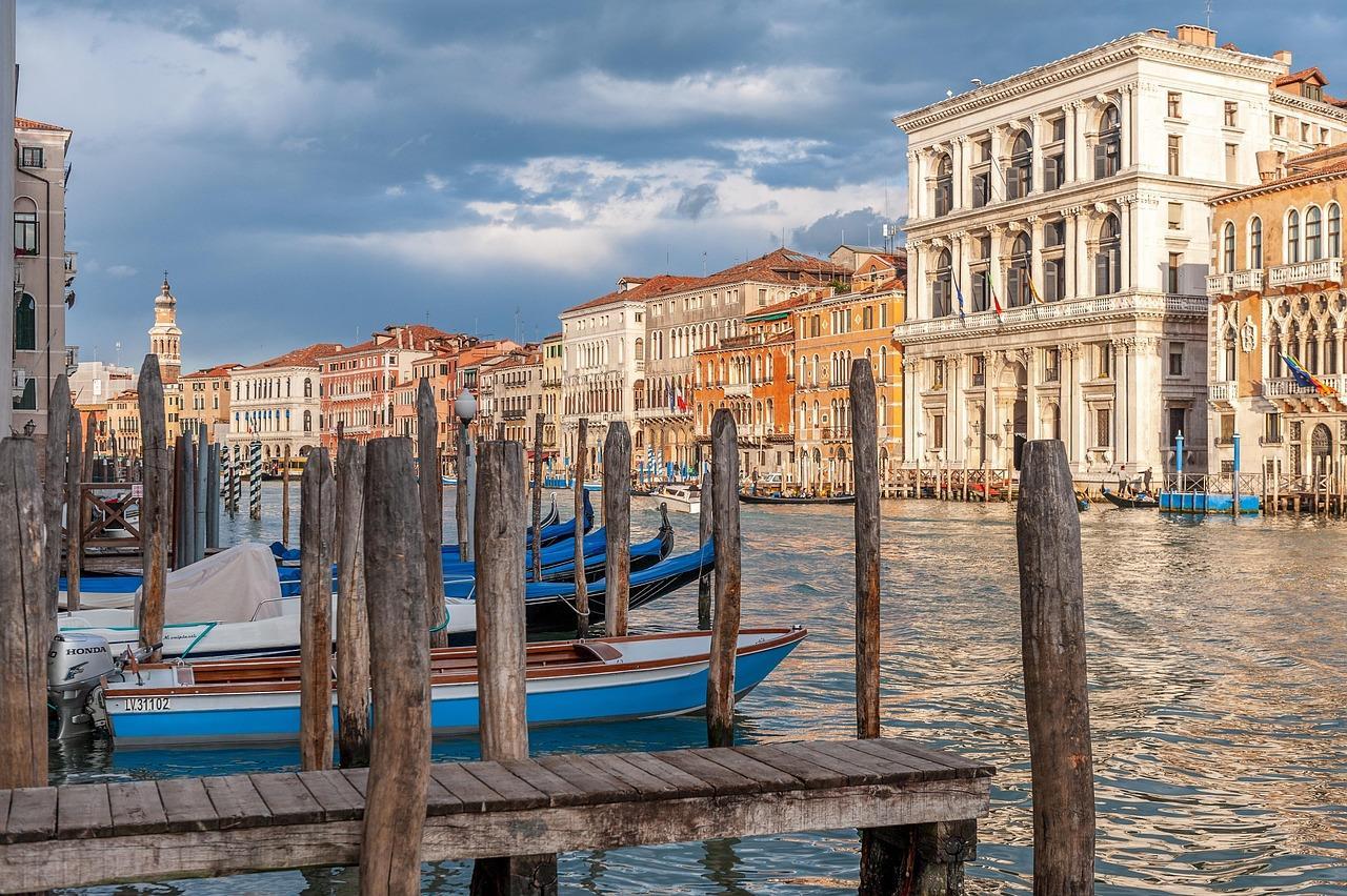 Venice Tour Guide: Discover the City Beyond the Crowds by Time for ...